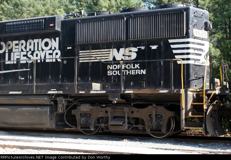 NS 4629 long hood end detail shot